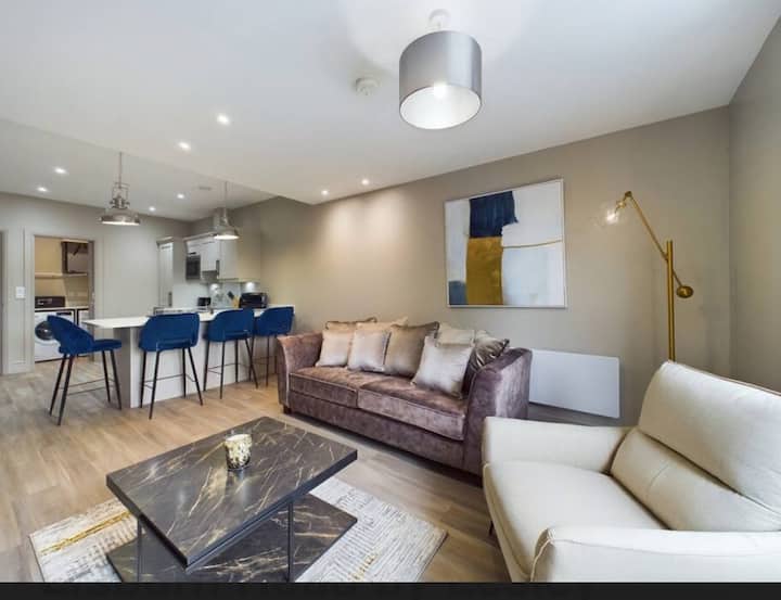 Luxe 2br Suite + Balcony View - Belfast
