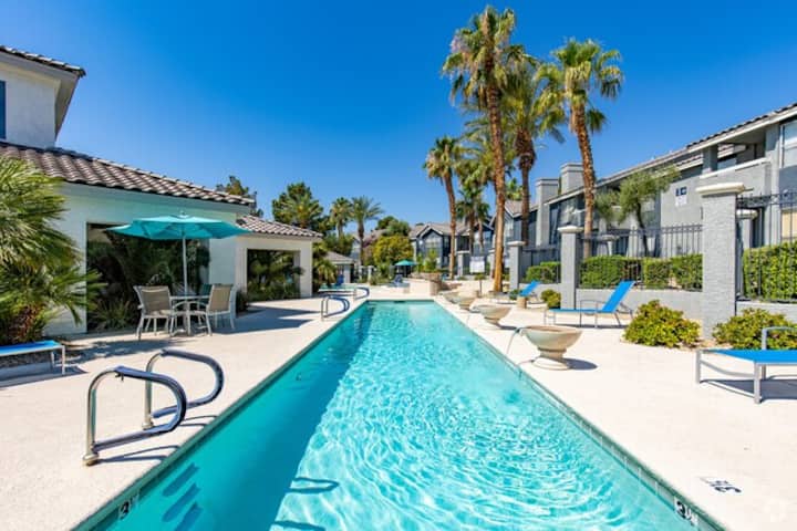 Modern & Cozy 2 Br/2 Bath Near Red Rock - Las Vegas, NV