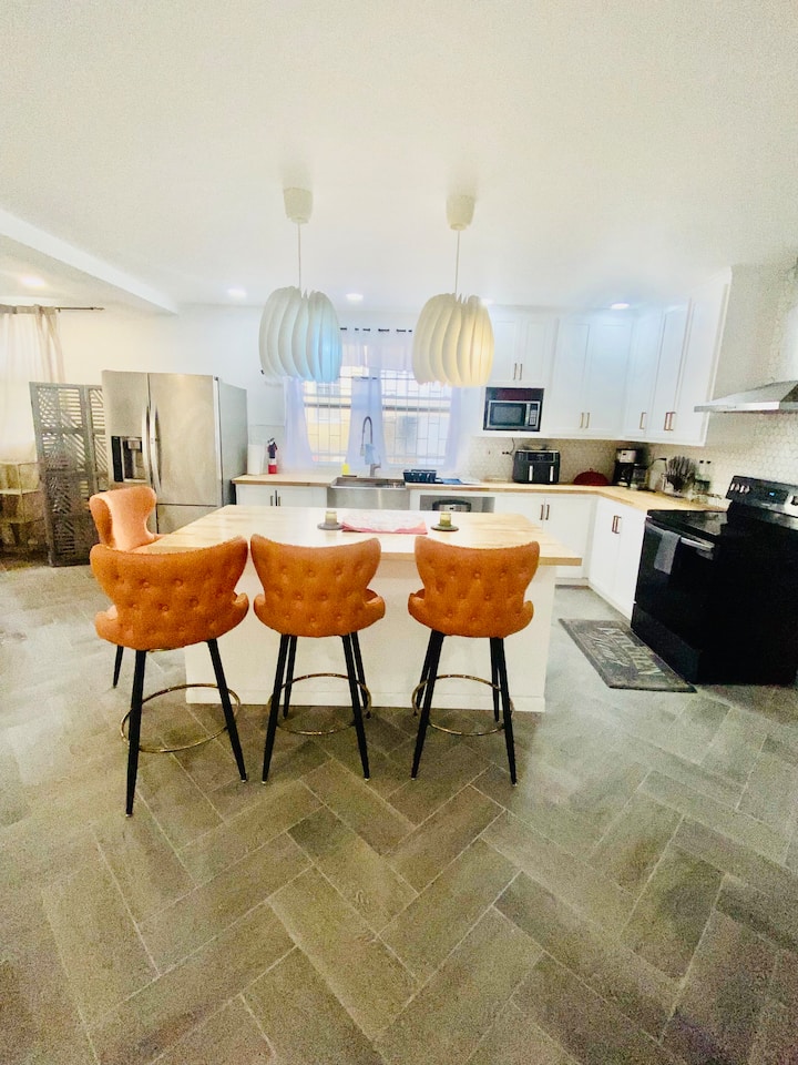 Very Spacious 1 Bedroom 1.5 Bath Close To Beach - Barbados