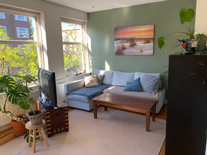 Cozy & Spacious Living Room And Kitchen Apartment - Amsterdam
