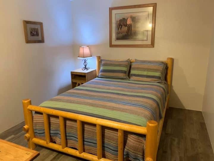 The Aspen Lodge Bunkhouse -Bronco Suite - Alpine, AZ