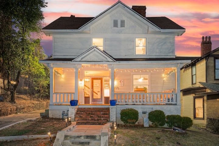 Historic Mansion W/ Game Room, Fire Pit, Dogs Ok! - 伯明罕