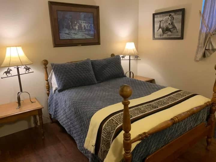 The Aspen Lodge Bunkhouse -Vaquero Suite - Alpine, AZ