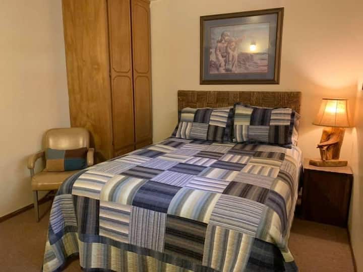 The Aspen Lodge Bunkhouse -Frontier Suite - Alpine, AZ