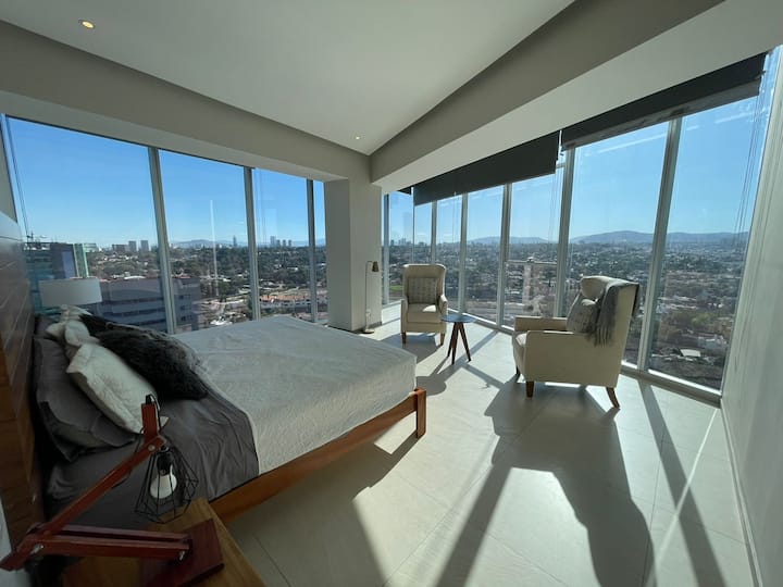 Comfort And Huge 4 Bedroom Apt - Guadalajara