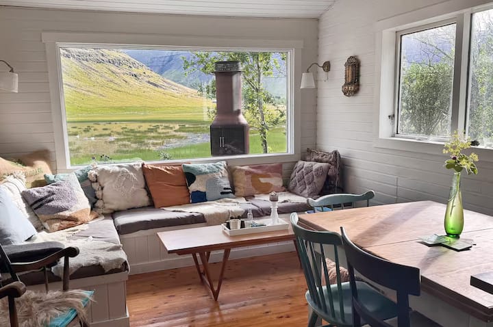 Cabin W/ Private Sauna & Hot Tub Near Reykjavík - Iceland