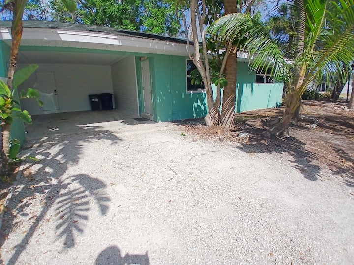 Dock On Gulf Canal Front Close 2 Beach Restaurants - Bonita Springs, FL
