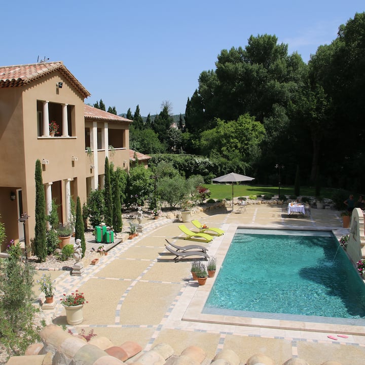 Bastide Des Cyprès - 4 Personnes - Saint-Martin-de-Crau