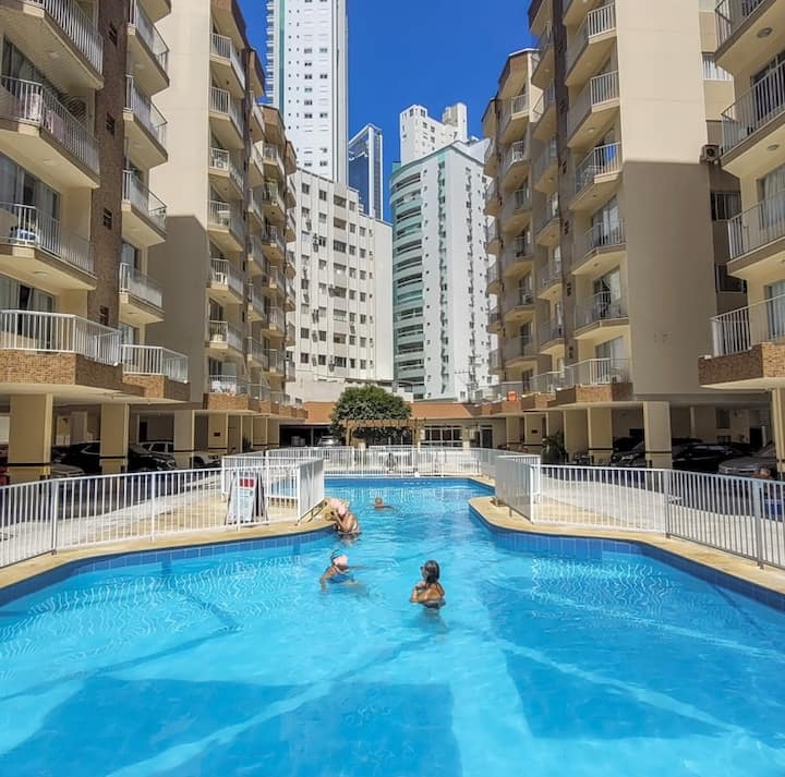 1 Quadra Da Praia Com Piscina E Garagem - Balneário Camboriú