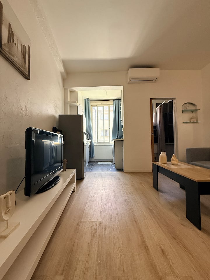 Grand Appartement - 4 Pers Côté Port- Climatisé - Nizza
