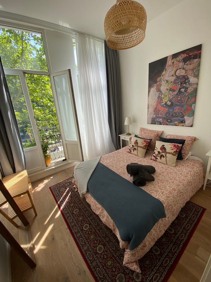 Large Central Apartment - Hot Tub, Sauna & Garden - Anvers