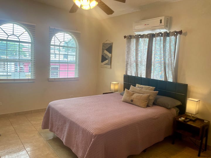 Casa Amarilla (Sleeps 8) - Brownsville, TX