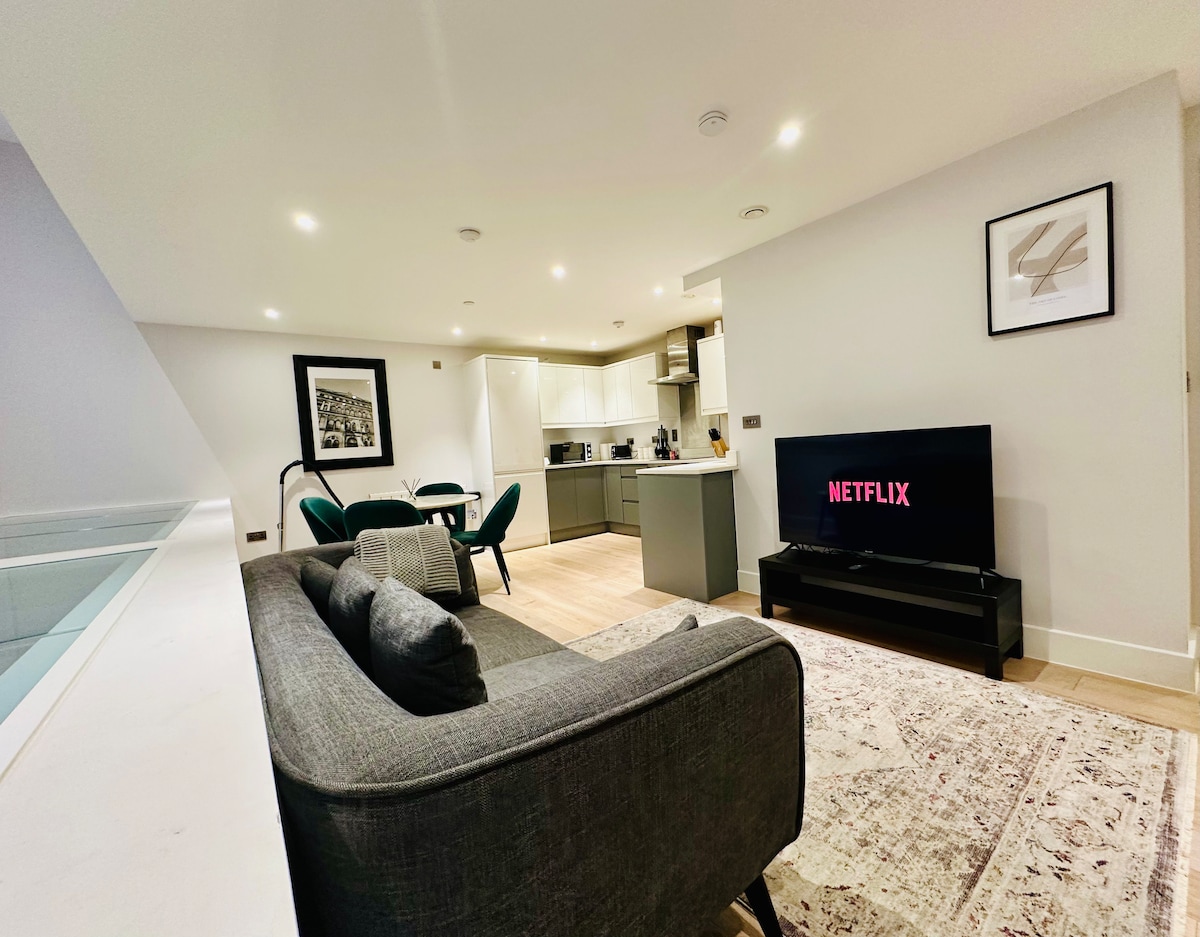 Manchester Apartment Holiday Rentals - England, United Kingdom | Airbnb