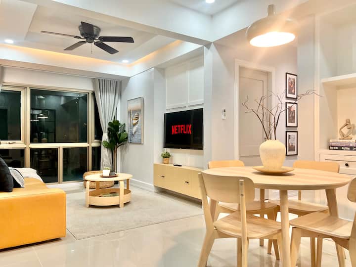 Premier 3br Unit W/ King Bed In The Heart Of Bgc - Taguig