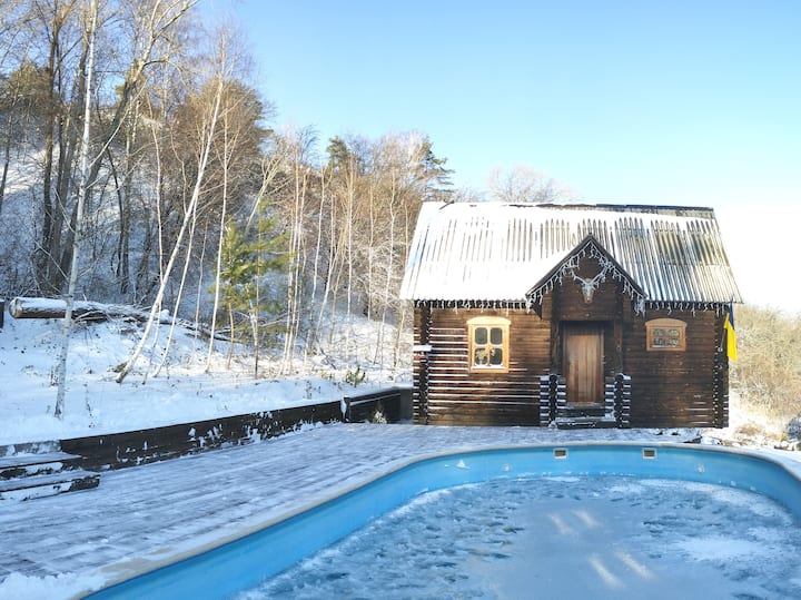 Будинок зруб у селі Стайки - Українка