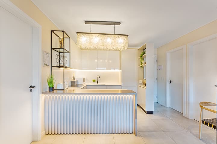 Hyde Park Luxury 2br Top Floor End Unit/solar Pwr - Johannesburg