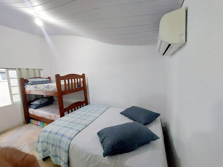 Suíte Família C/ Cozinha Tv E Ar Condicionado - Cabo Frio