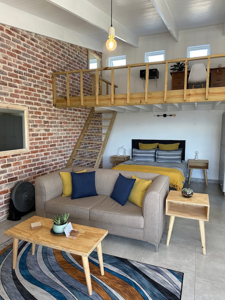Modern Loft Apartment Downtown Nr 3 - Plettenberg Bay