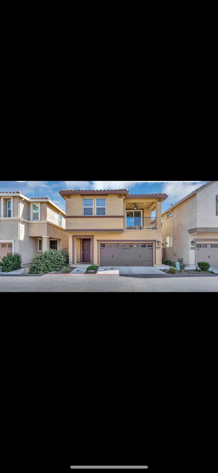 Downstairs Full Suite W/ Private Large Back Patio - Sacramento, CA