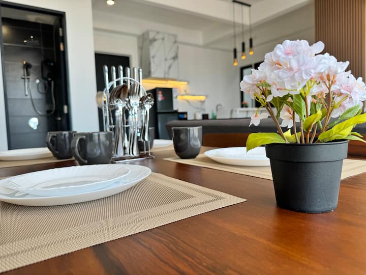 Urbansuites+highfloor+wi-fi+3br+2carparks+8pax - George Town