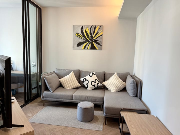 Urban Living In Samyan’s Elegant Condo - Bangkok