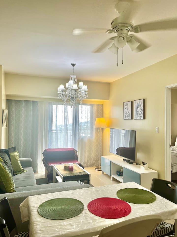 Catherine’s Getaway, 1br, Hi-flr, Balcony, Parking - Tagaytay City