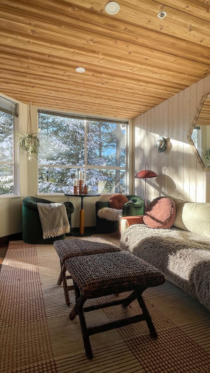 Designer Townhouse Creekside - Whistler