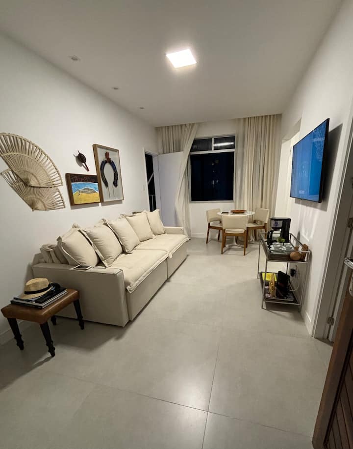 Lindo 1/4 Completo C A/c Próximo Ao Porto Da Barra - Salvador