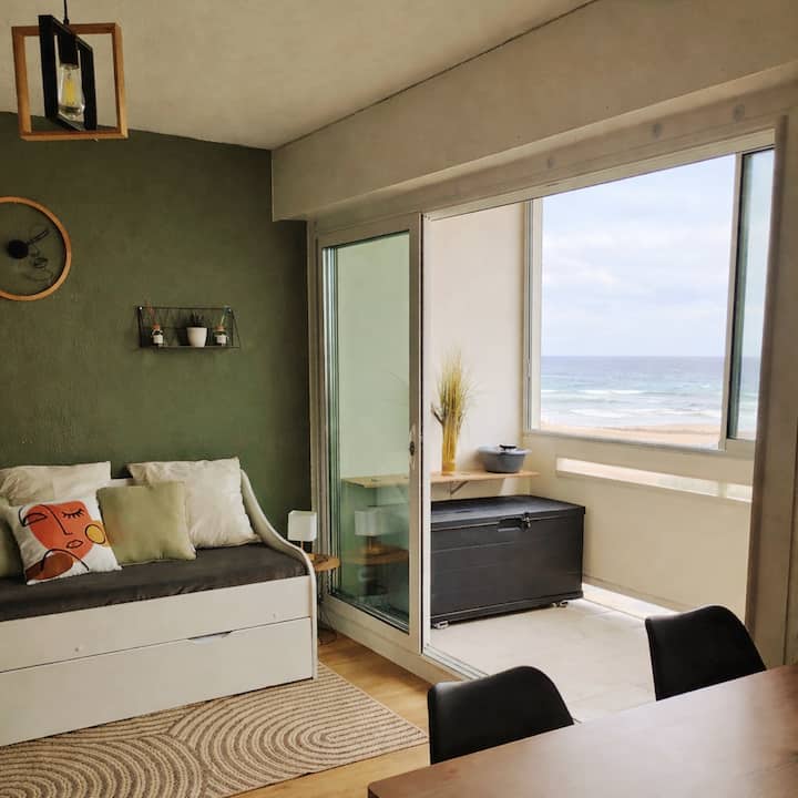 L'émeraude, Les Pieds Dans L'eau. - Saint-Jean-de-Monts