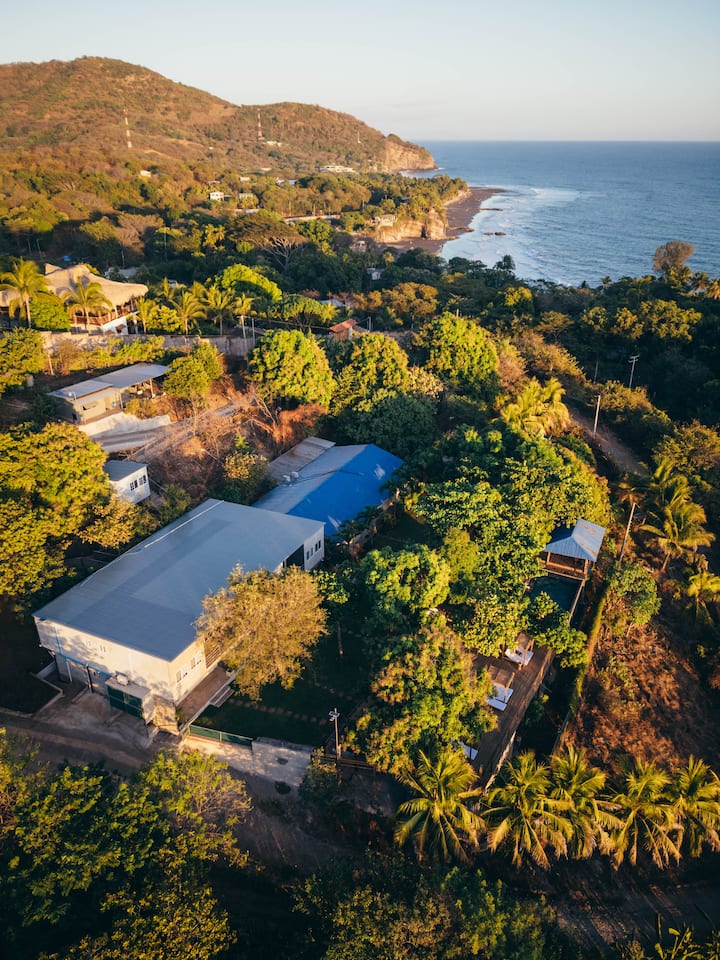 Deluxe Suite #7 W/ Hot Water - 2nd Floor/sea View - El Salvador