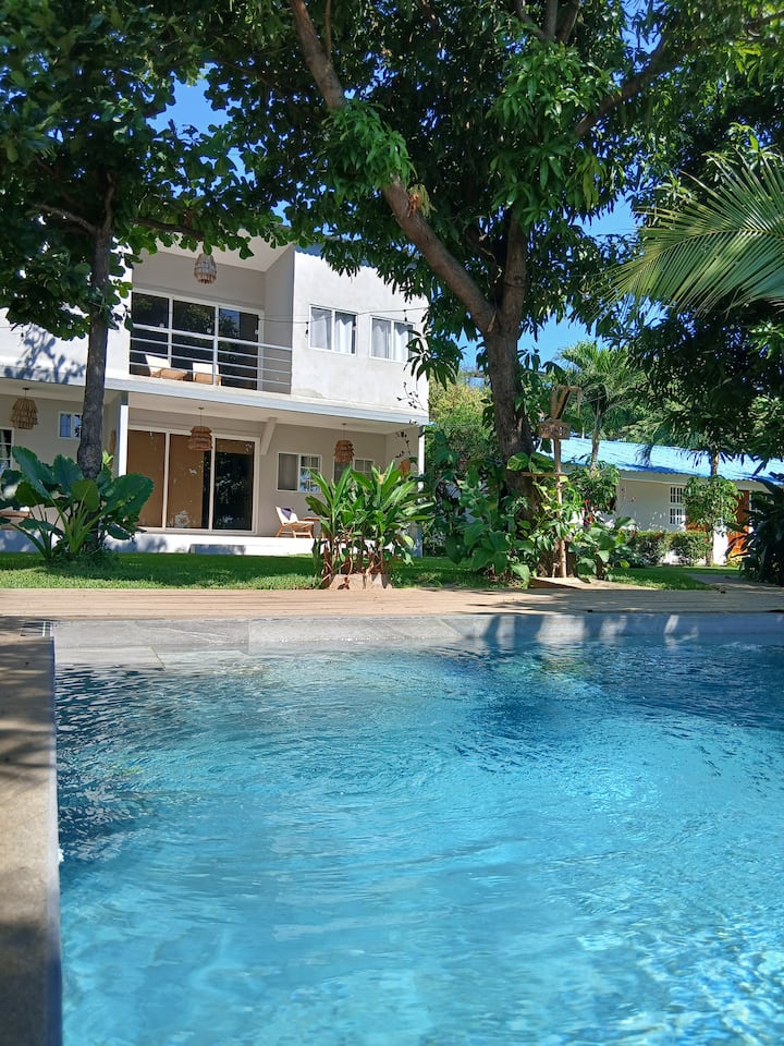 Deluxe Suite #7 W/ Hot Water - 2nd Floor/sea View - El Salvador