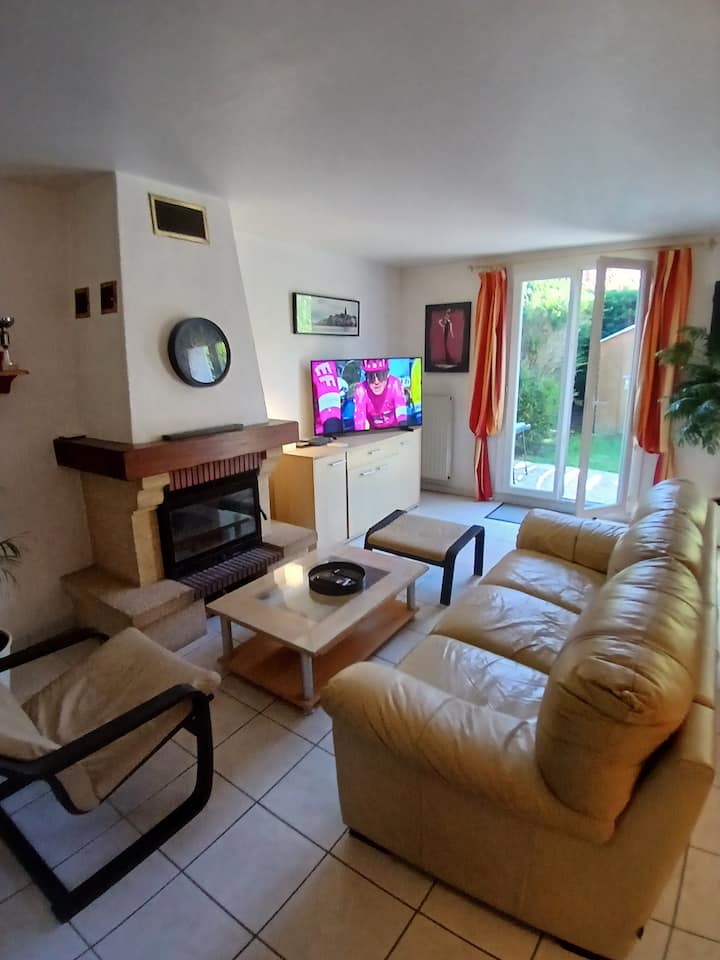 Maison : Proche Vélodrome Et Golf National - Montigny-le-Bretonneux