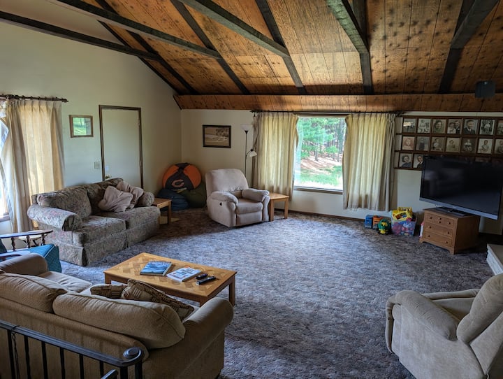 Timber Time In Hudson Hideaway - El Paso, IL