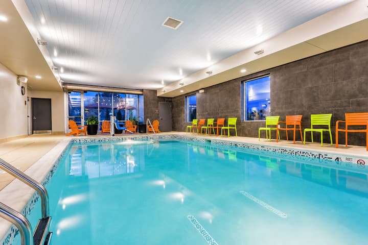 3 Pet-friendly Units! Pool, Free Breakfast! - Albany, NY