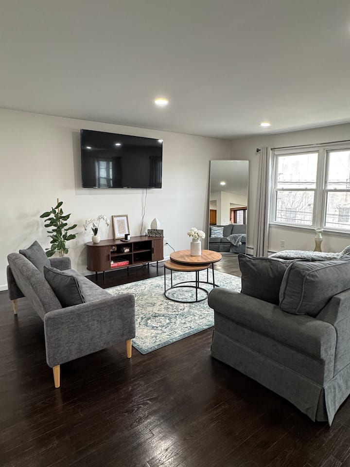 Cozy Fall Getaway
Nyc, Ewr, Metlife, Refresh. Inc - Staten Island, NY