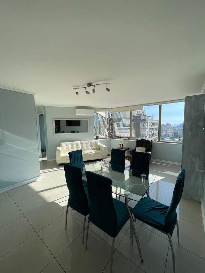 Great Location And Views, Grand Place With A/c - Santiago