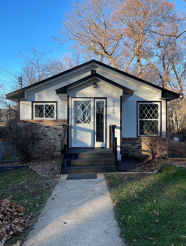 Birchtree Cottage - Eden Prairie, MN