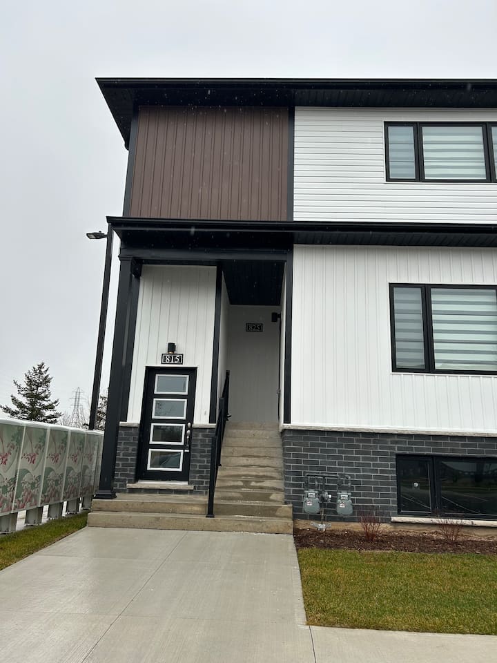 New Built Spacious 3bedroom - Niagara Falls