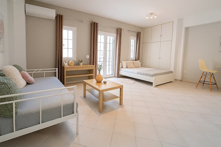 City Center Gem / Studio • Large Balcony - Aéroport d'Héraklion Níkos-Kazantzákis (HER)