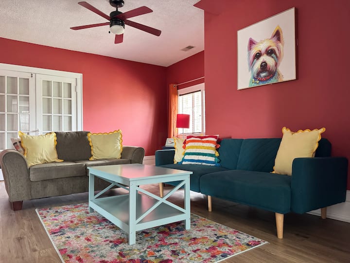 The Rose Inn E | King 1bd/1ba Apt Near Downtown - Evansville, IN