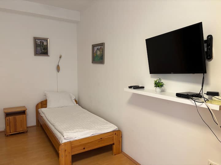 Hungária Economy Egyágyas Stúdió - Pécs