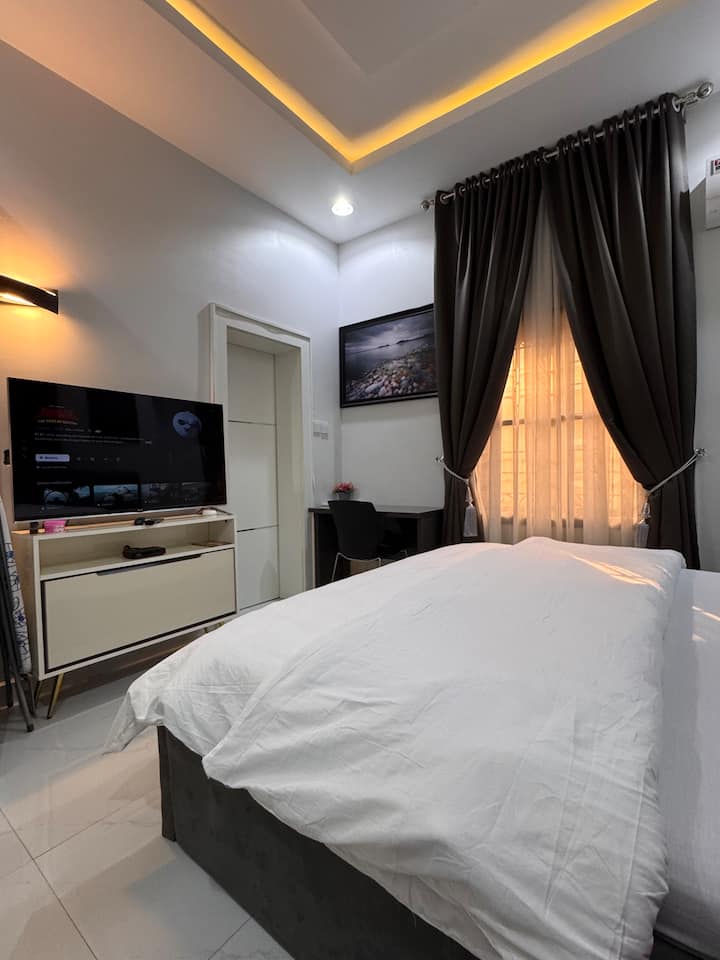 Ade's Smart Studio Apartment (Lifecamp) - Abuja