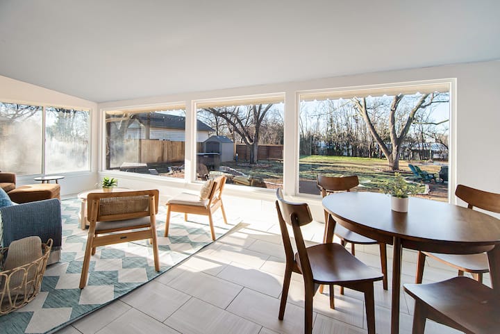 Pekan Haus! Sunroom View + Hot Tub Near Main St - Fredericksburg, TX