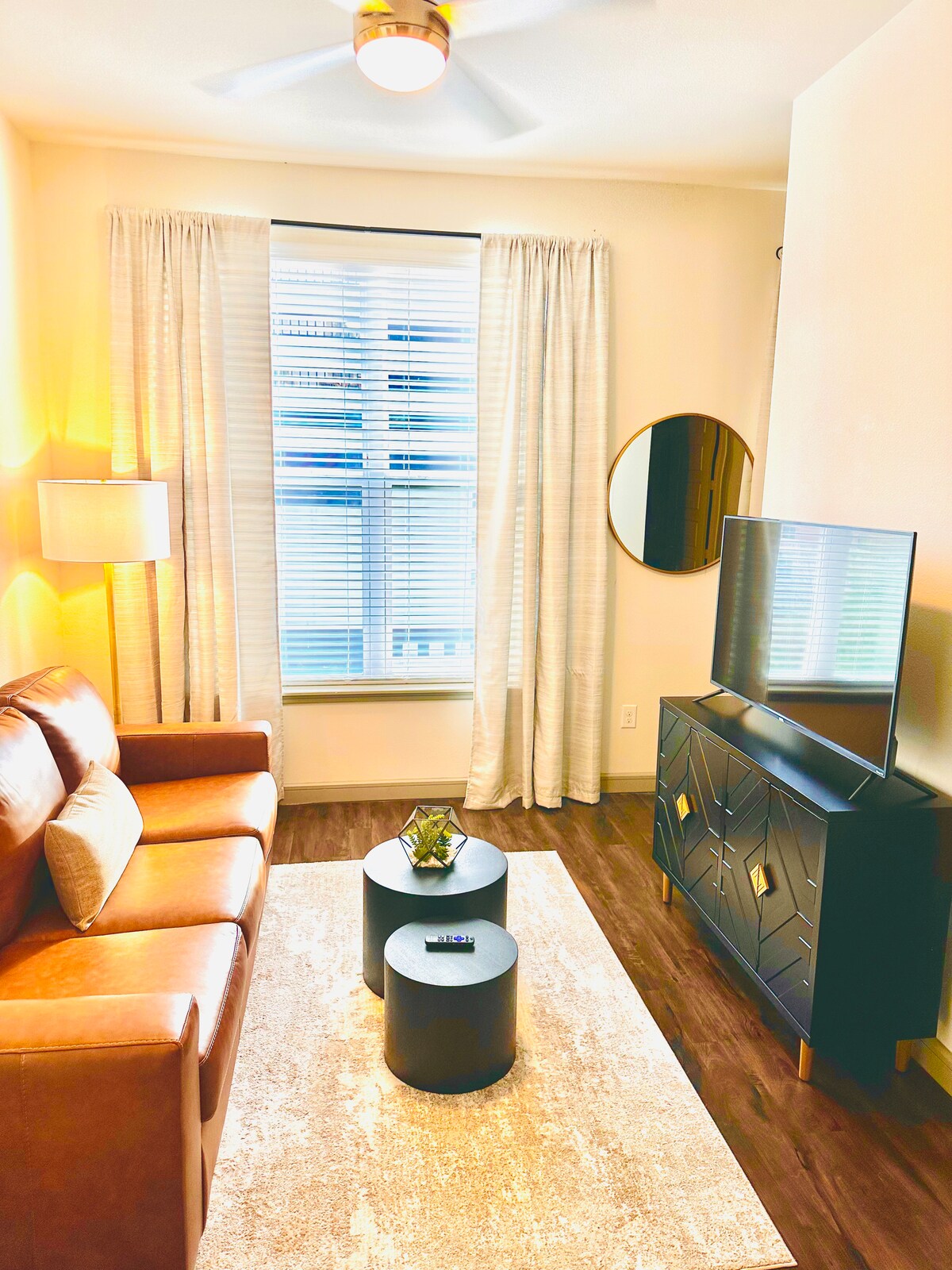 Downtown Houston Apartments | Apartments and More | Airbnb
