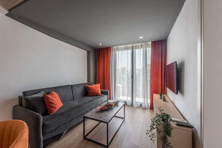 Orange Apartment Brand New City Center - Durrës