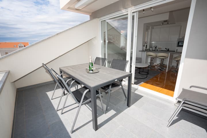 Top Floor Sea View Apartment!
Novalja-zrce - Caska