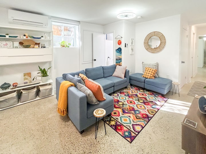 Bright & Modern 2 Br | Private | Central | Subway - Toronto