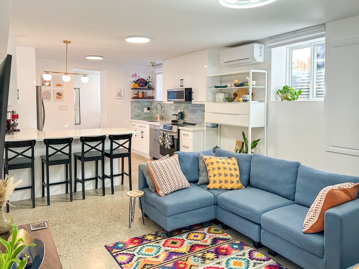 Bright & Modern 2 Br | Private | Steps To Subway - Toronto