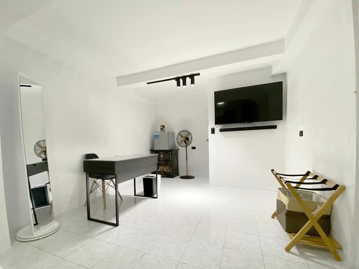 2 Spacious Underground Room - Bacong