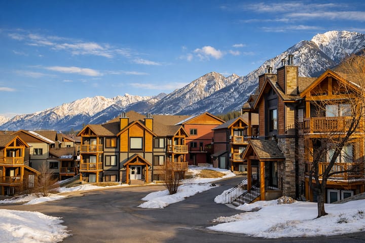 Summit View Alpine Retreat I 2bed/2bath/2balconies - Radium Hot Springs